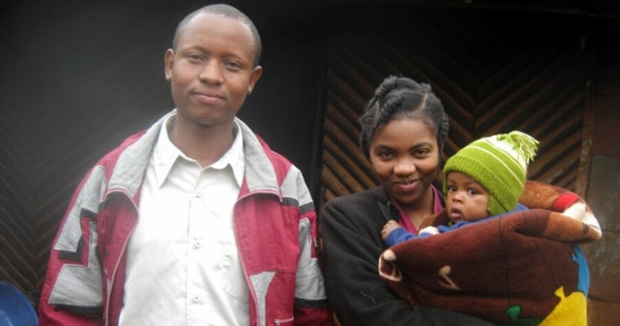 A family stands at Kenya’s crossroads - CSMonitor.com