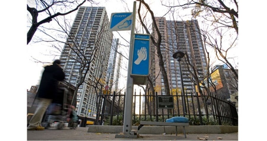 The prayer booth: an artist’s “exhibit” of faith - CSMonitor.com