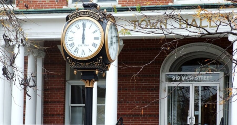 The town clock strikes 'ye olde' spending feel - CSMonitor.com