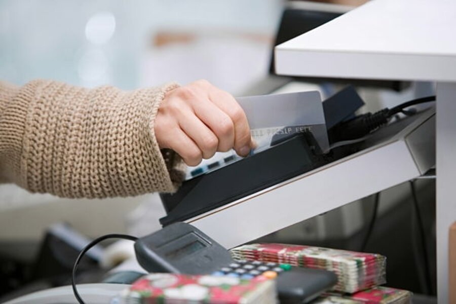 Americans slash credit-card borrowing - CSMonitor.com