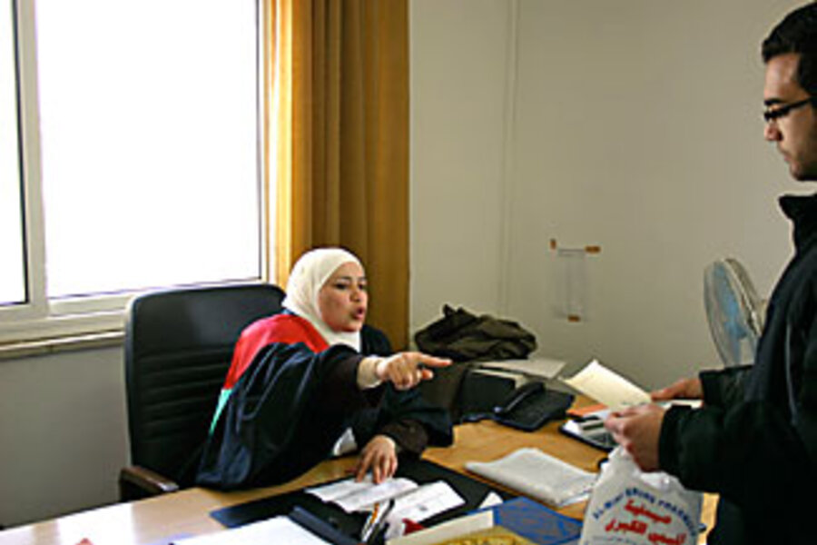 New female judge transforms Islamic court - CSMonitor.com