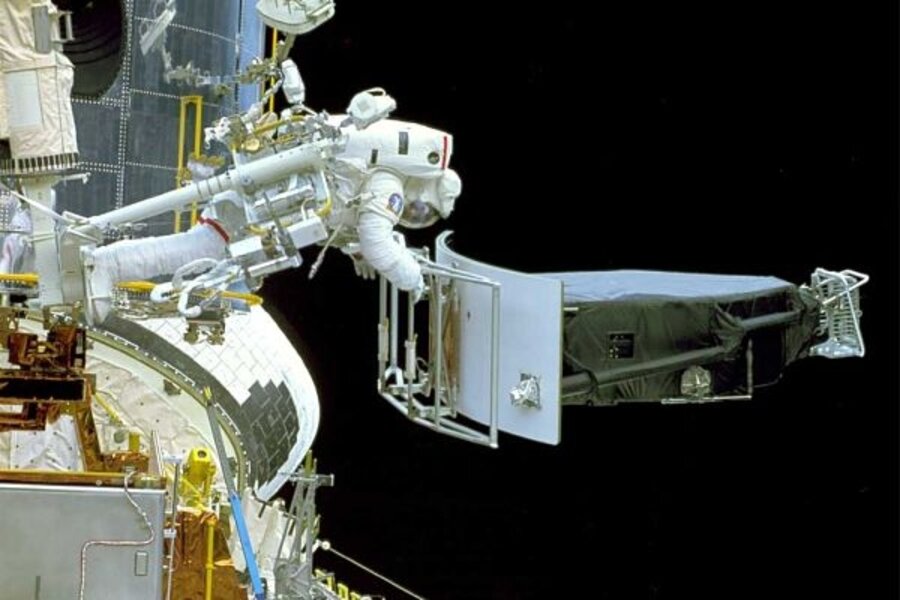 Space shuttle grapples Hubble; dances with a star - CSMonitor.com