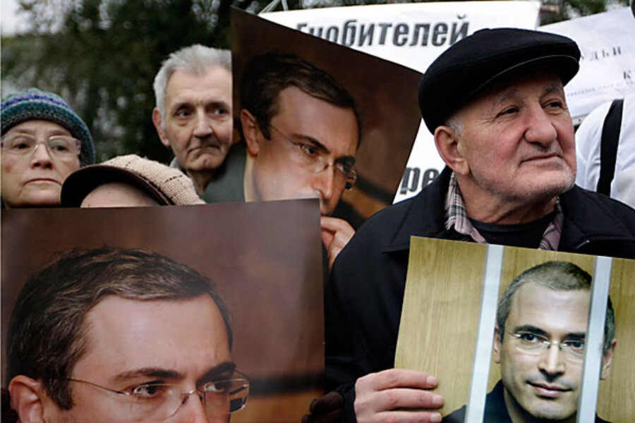 Russia: Why Kremlin still pursues banished oil tycoon Khodorkovsky ...