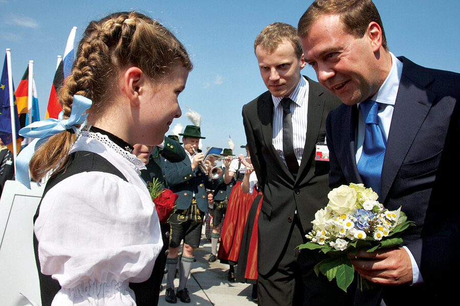 Why Germany's giving Russia a bearhug - CSMonitor.com