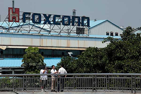 Why have suicides spiked at Apple iPad supplier Foxconn in China ...