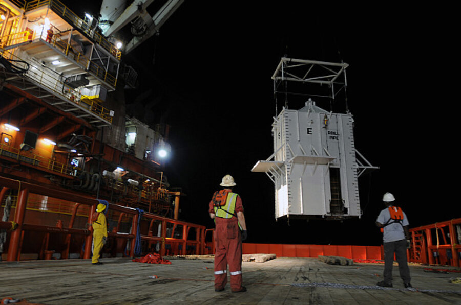 Tricky maneuver: Will containment cap stop the BP oil spill ...