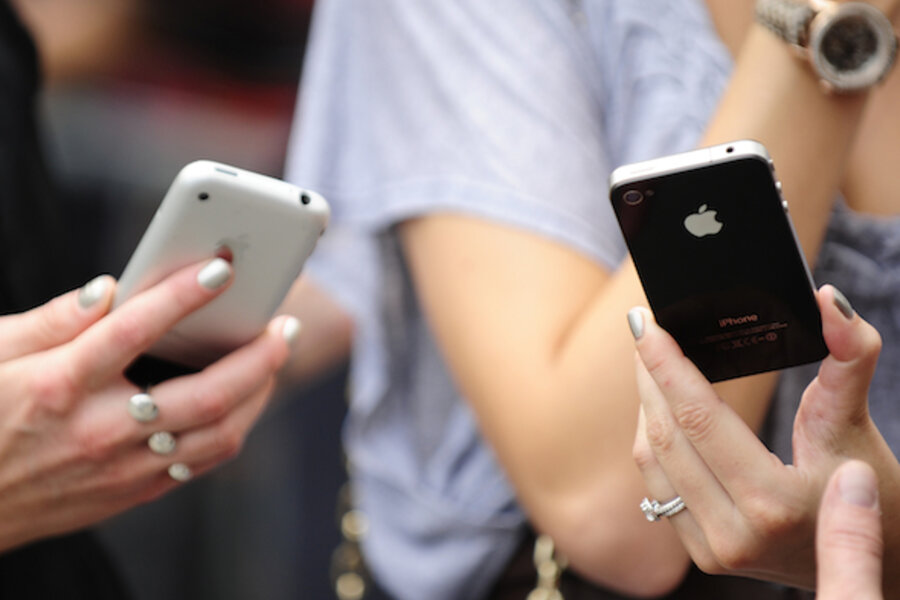 iPhone 'death grip' lawsuit is in the works - CSMonitor.com