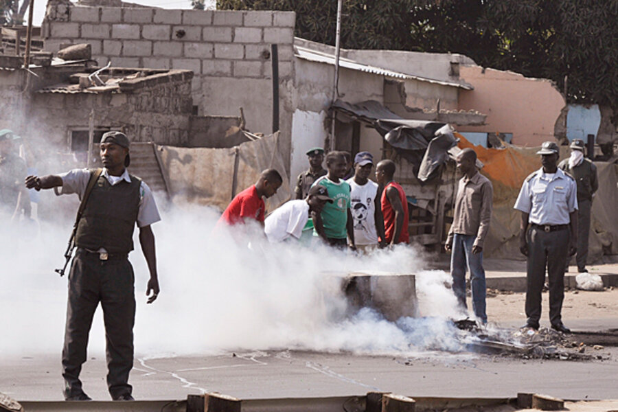 Cellphones' role in activism in Africa is threatened - CSMonitor.com