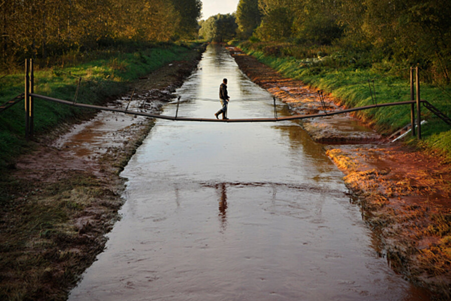 Will Hungary's toxic red sludge spill extend beyond Danube? - CSMonitor.com