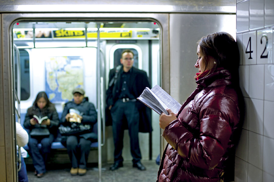Riding the subway with the 'book spy' - CSMonitor.com