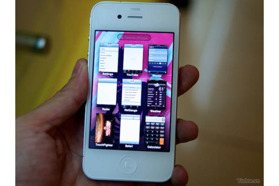 White iPhone shows off new 'test' software - CSMonitor.com