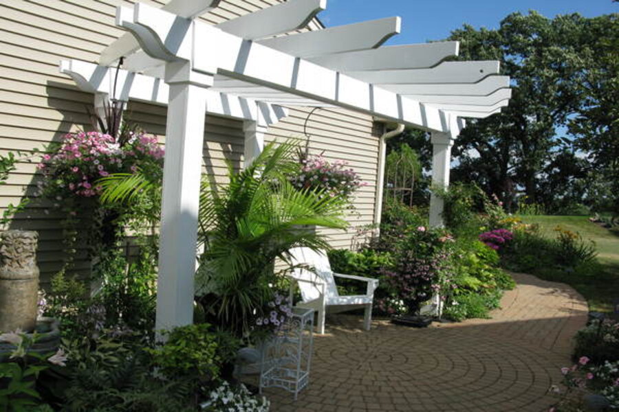 Six tips for creating a cozy garden hideaway in your yard - CSMonitor.com Six tips for creating a cozy garden hideaway in your yard - CSMonitor.com