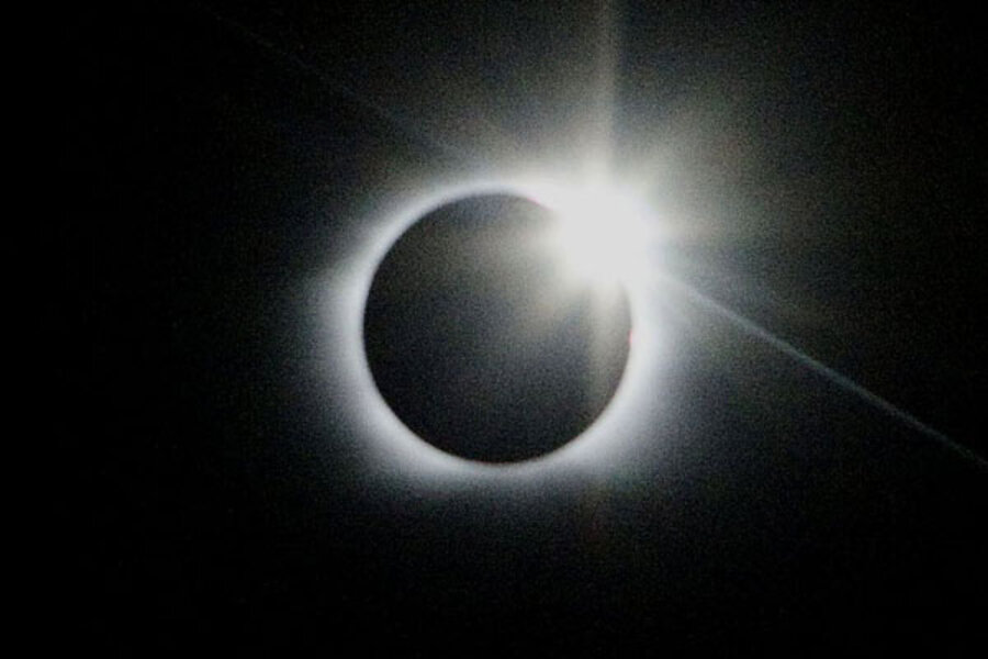 Three eclipses start with midnight eclipse of the sun - CSMonitor.com