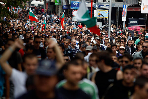 Protests underscore Bulgarians' fear of Roma, organized crime ...