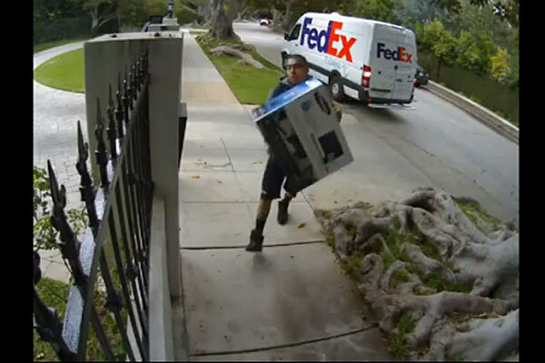 FedEx delivery video: Package thrown. FedEx apologizes on YouTube ...