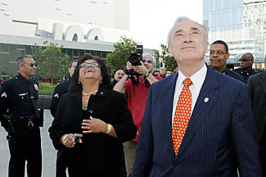 LAPD chief Bratton leaves a police force transformed - CSMonitor.com