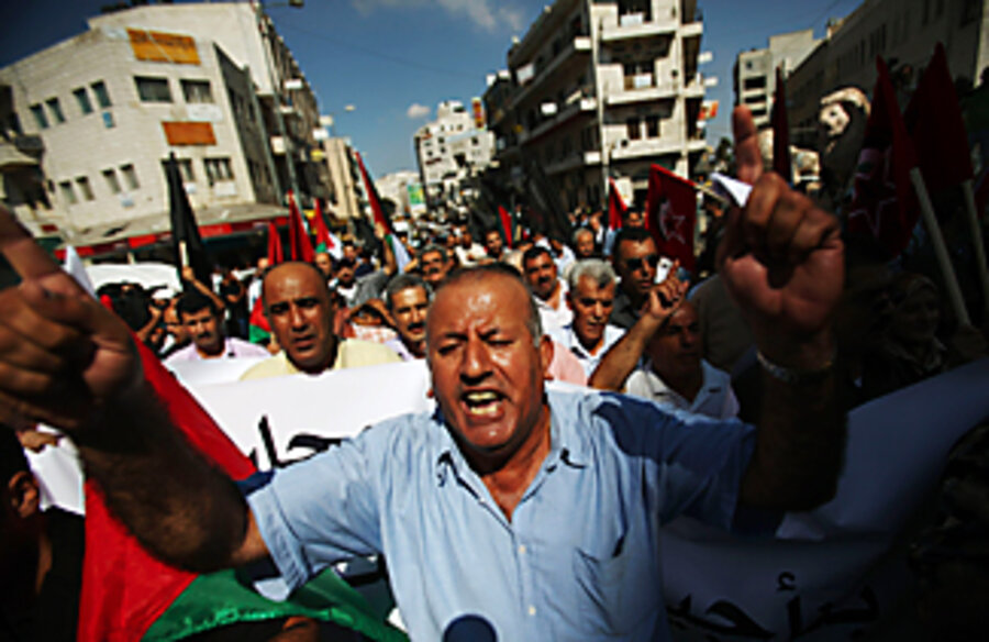 Palestinians outraged over Abbas bowing to Israel, US - CSMonitor.com